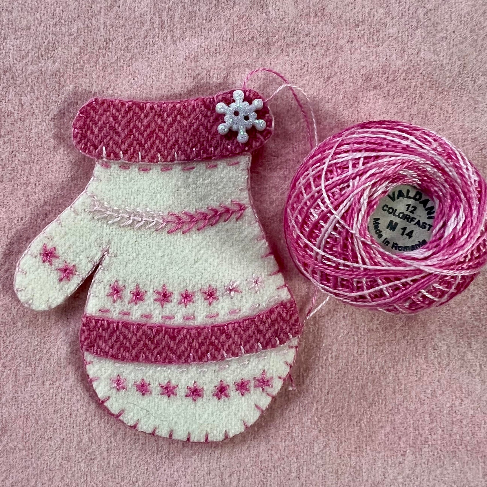 Kit #126 - Wooly Mittens – Blueberry Backroads