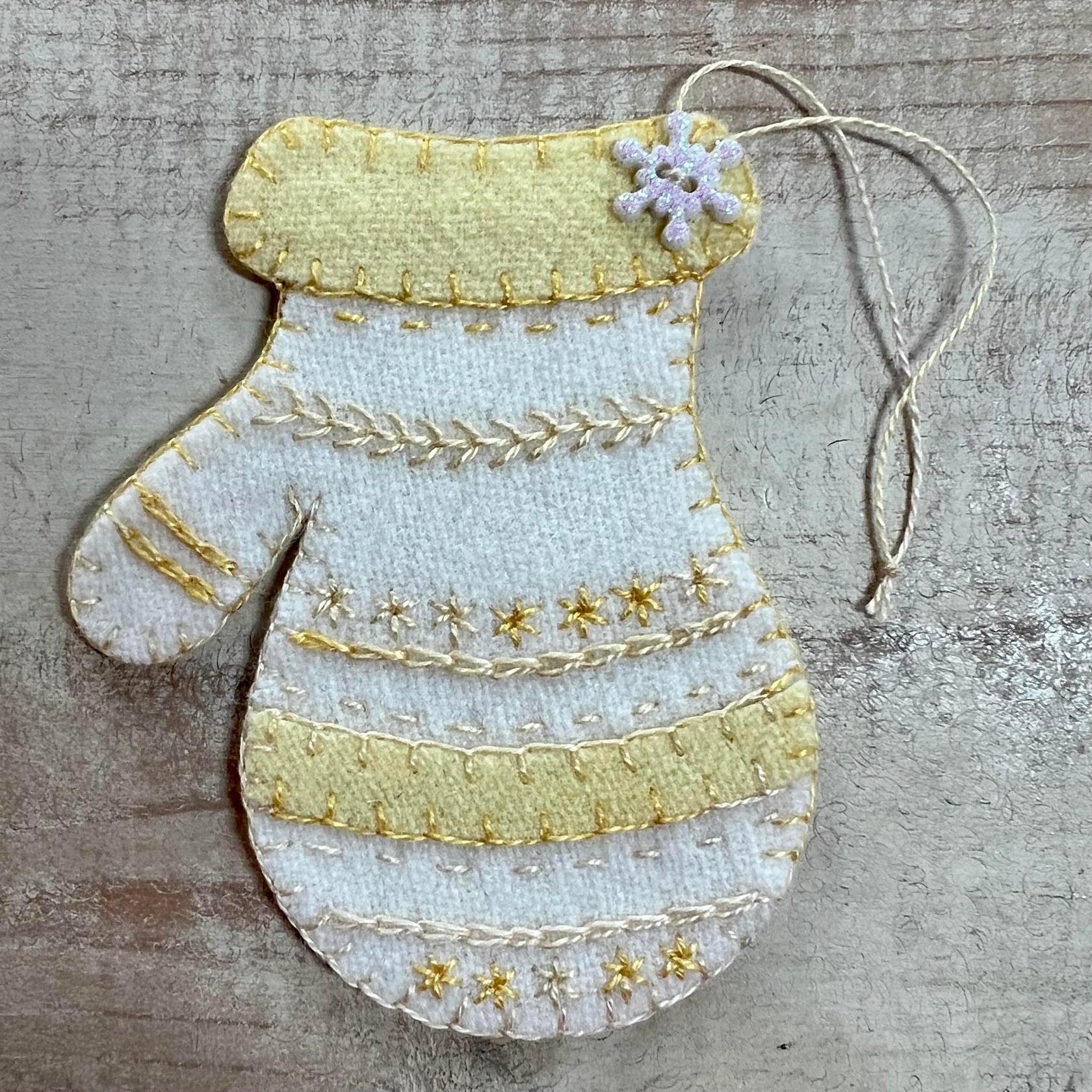 Kit #126 - Wooly Mittens – Blueberry Backroads