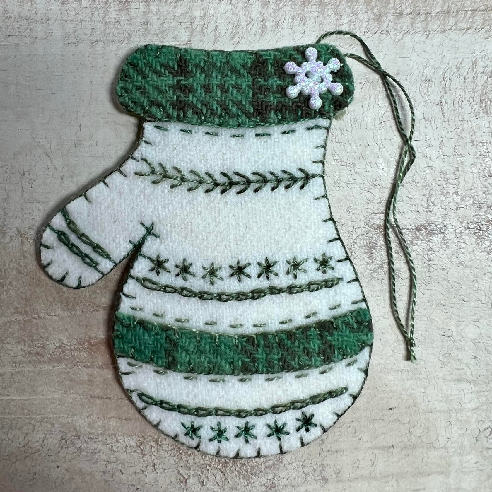 Kit #126 - Wooly Mittens – Blueberry Backroads