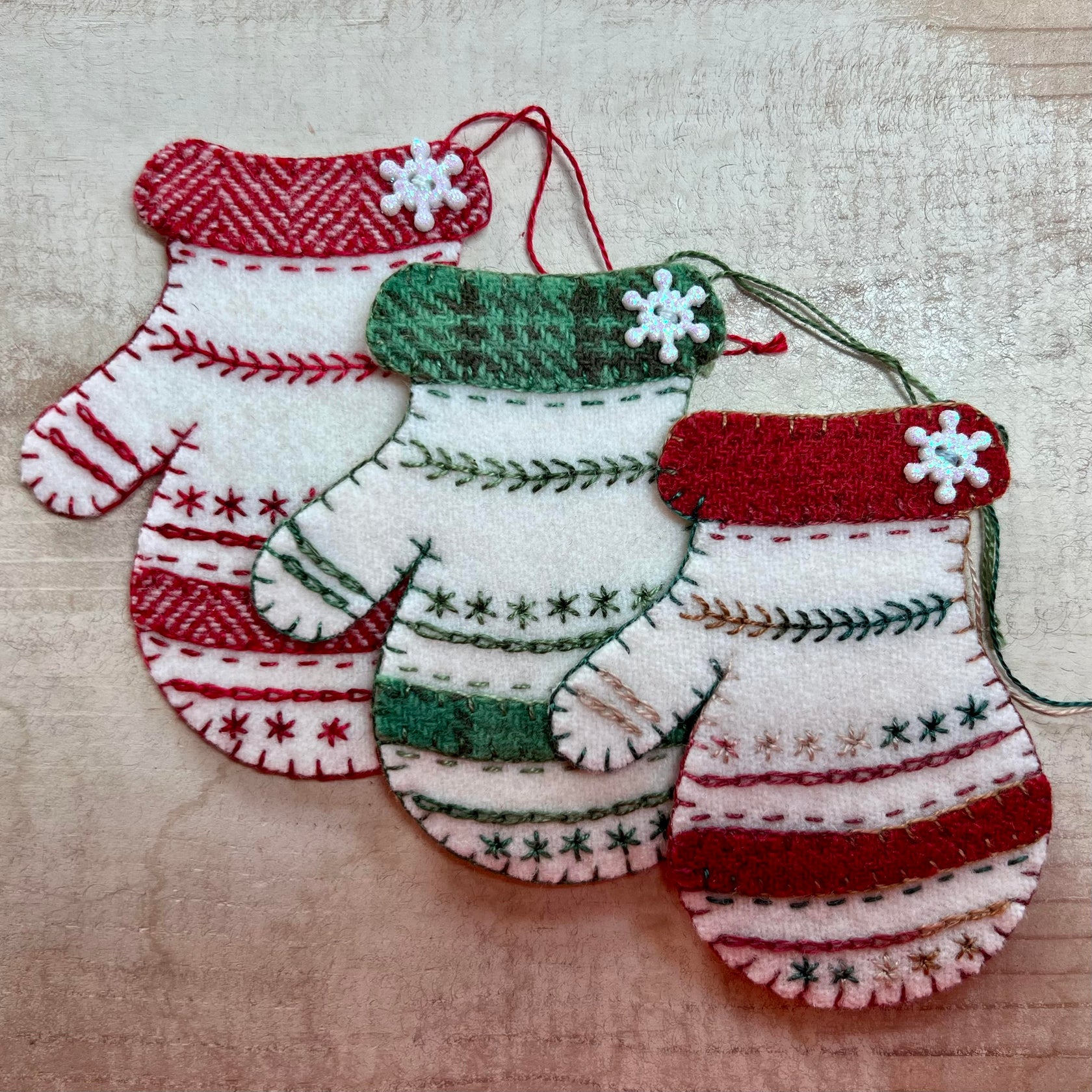 Kit #126 - Wooly Mittens – Blueberry Backroads